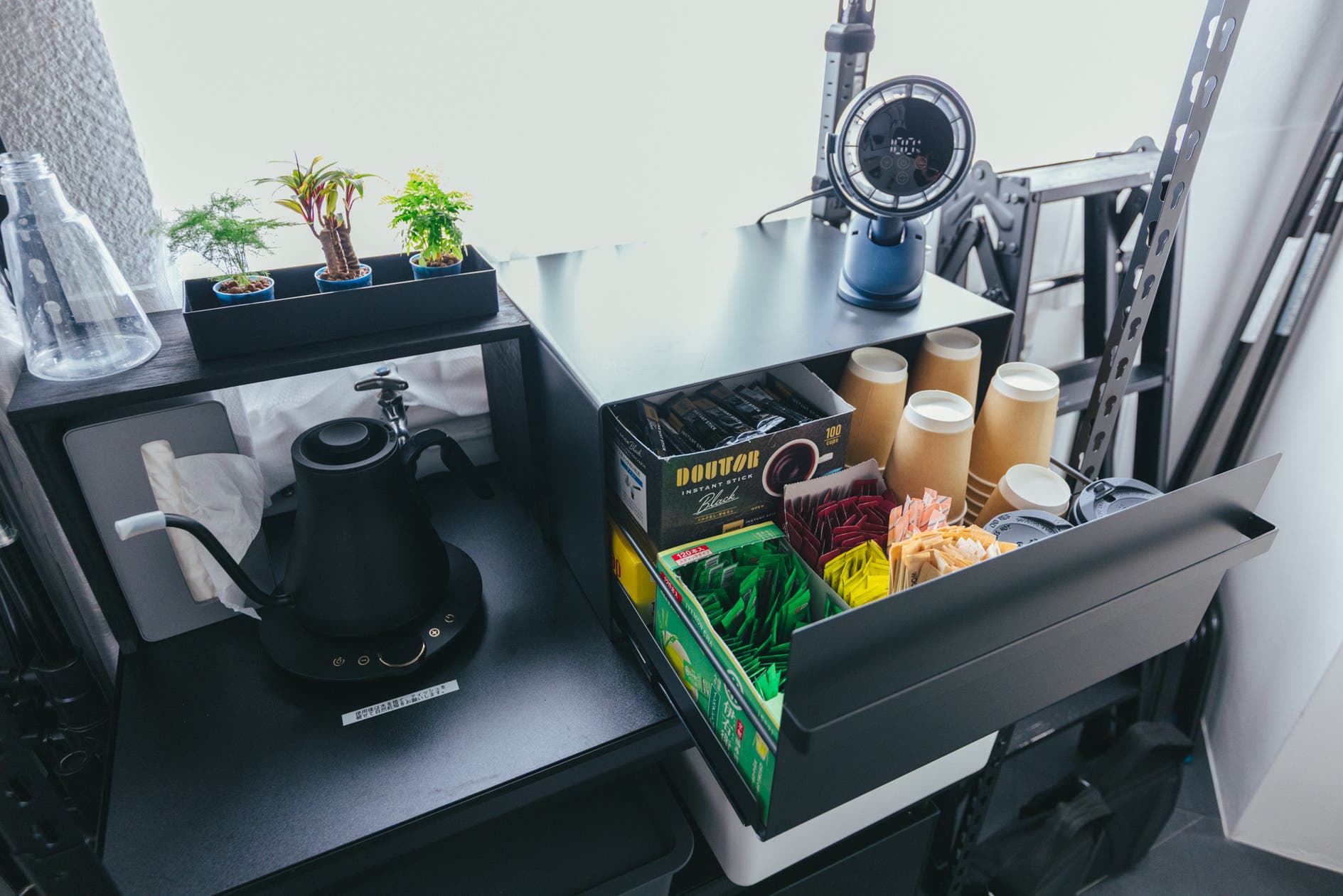 【 絨毯 】レトロモダンでミニマルな上質空間・本格プロップ・3面自然光 ・天高2.8M【駅近！東急池上線長原駅1分】の写真17