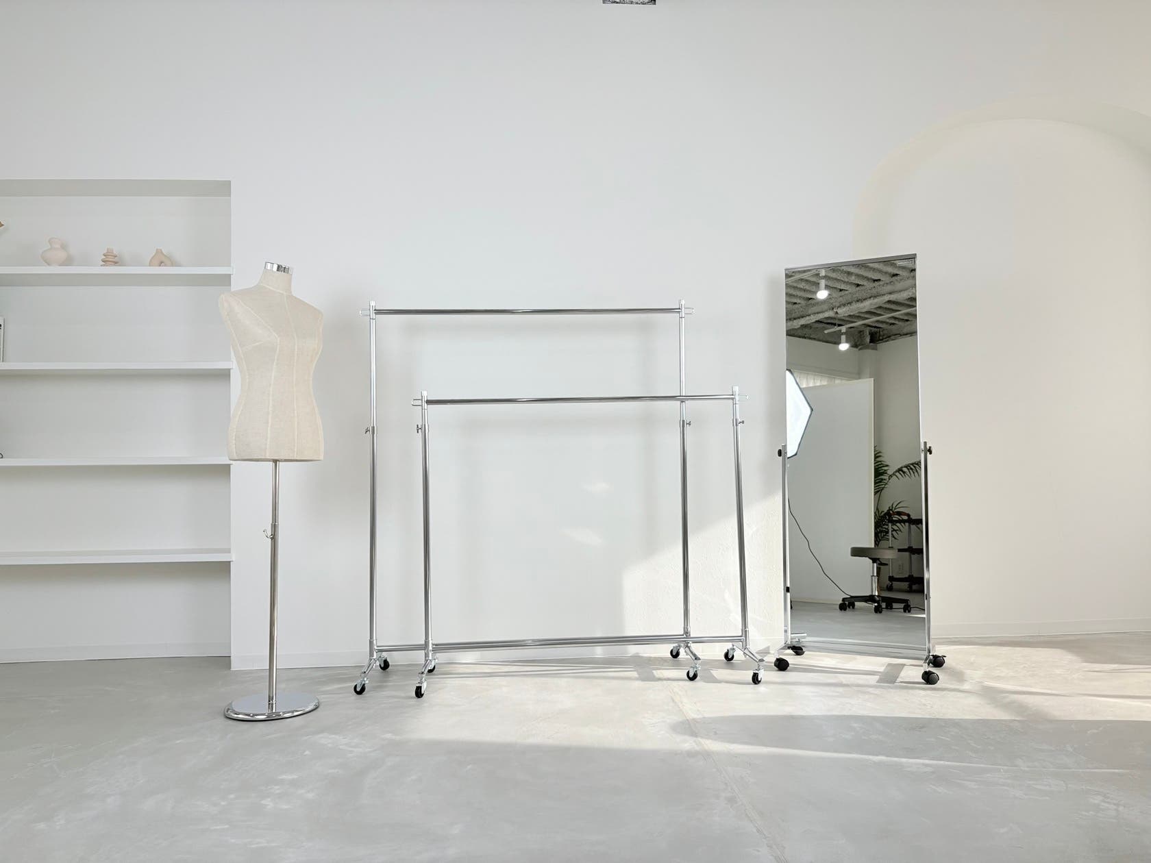 【 NEW OPEN 】撮影機材無料・自然光・コンクリ床・白壁・アーチ・埋込本棚【 アパレル｜撮影｜POP UP 】大須観音7分の写真18