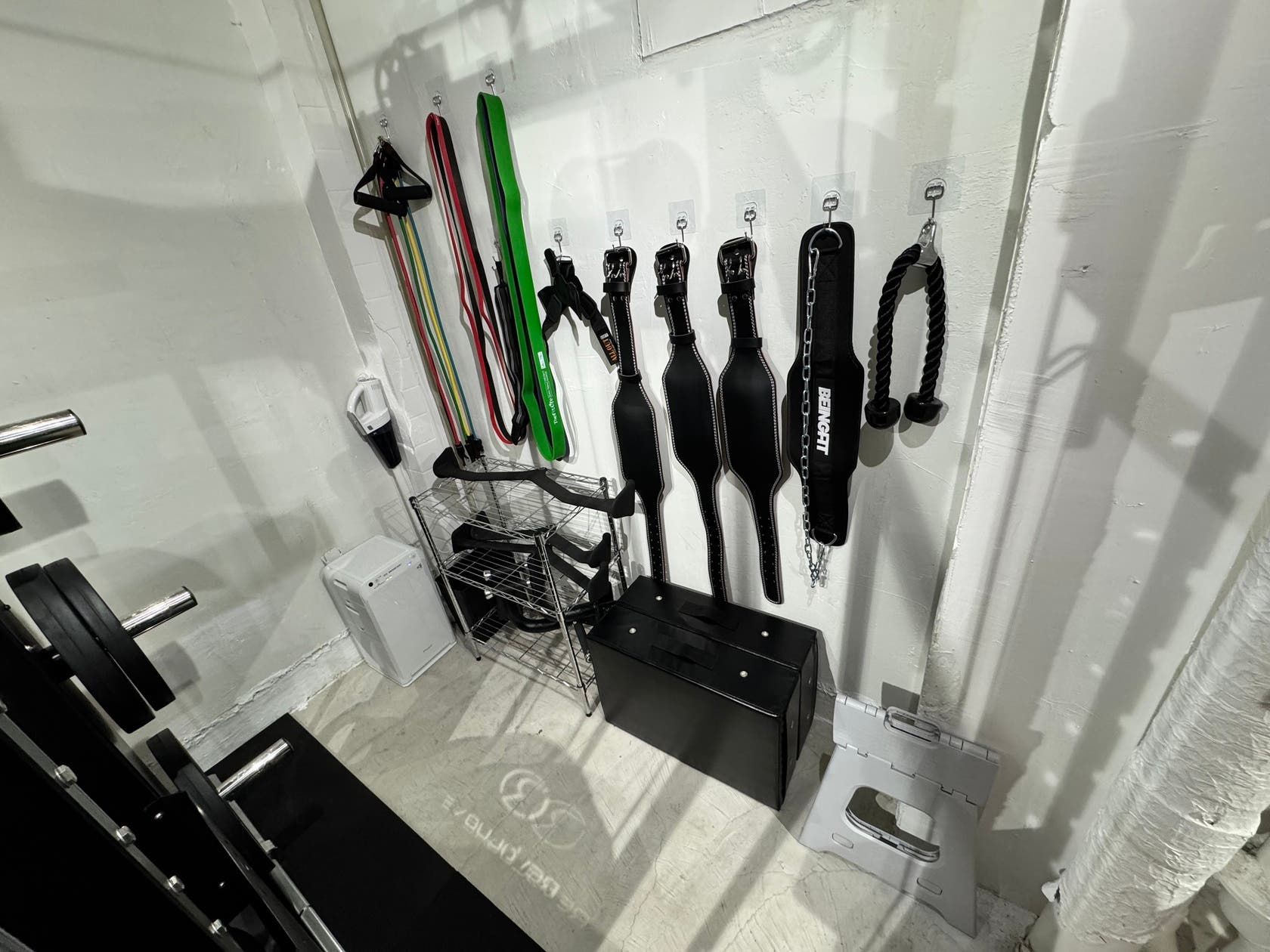 【東銀座駅徒歩1分】モノクロ基調の本格プライベートジム【路面店】の写真11