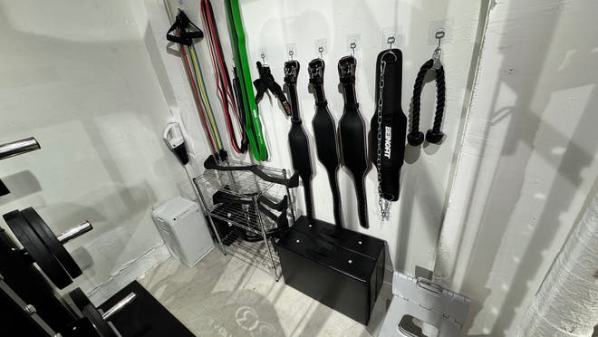 【東銀座駅徒歩1分】モノクロ基調の本格プライベートジム【路面店】の写真11