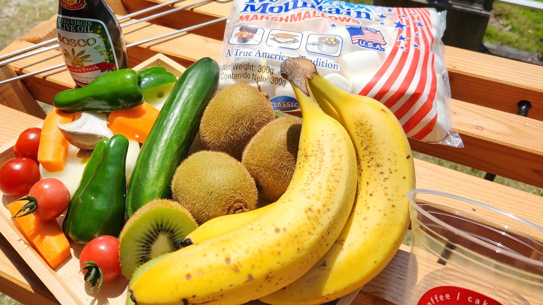 小さなお庭に３帖小屋『コハナレ』とウッドデッキや芝生広場があるマルチスペースの写真13