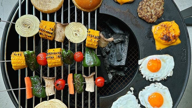 小さなお庭に3帖小屋『コハナレ』とウッドデッキや芝生広場があるマルチスペースの写真15