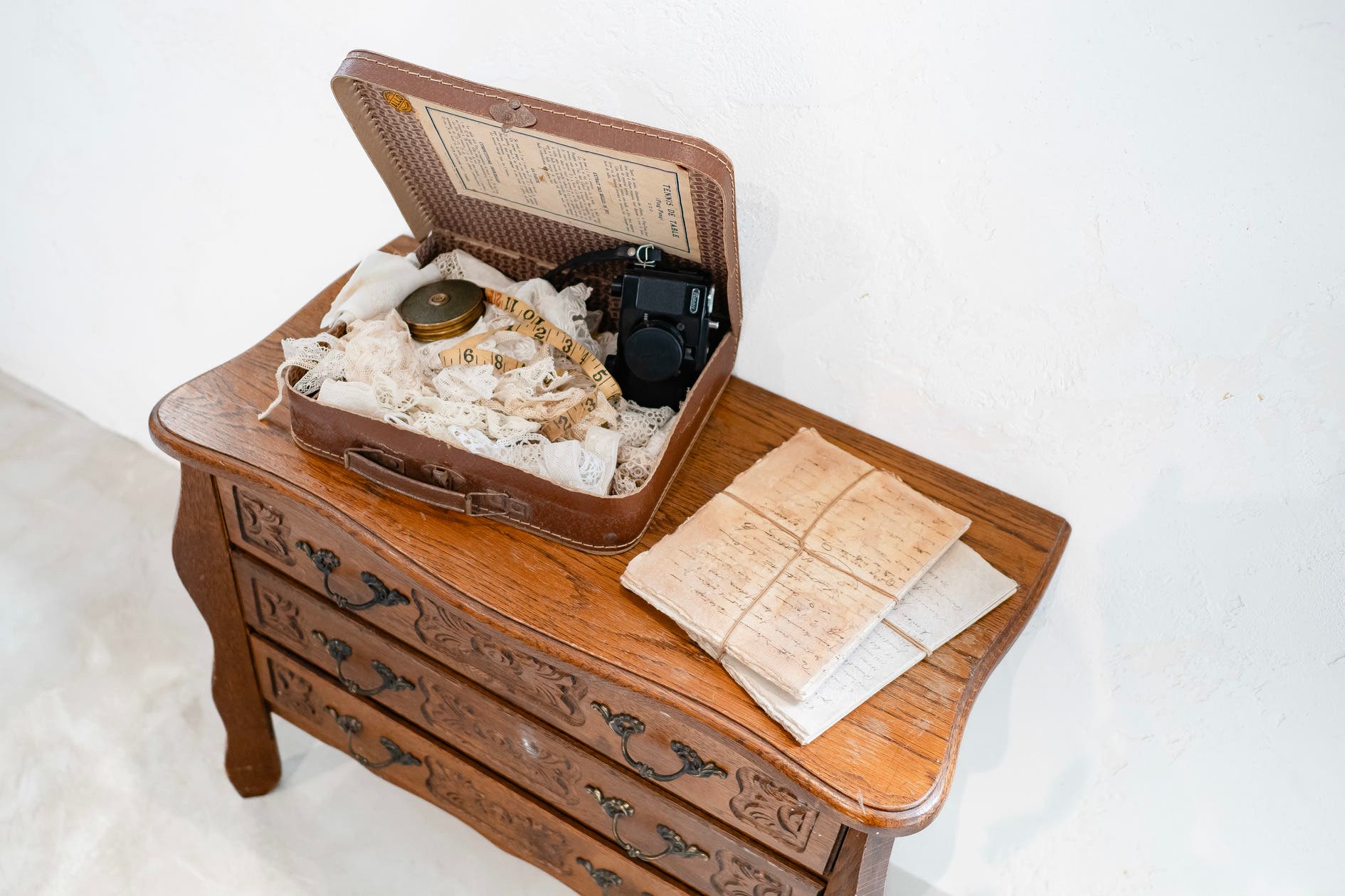 🎉40%OFFキャンペーン🎉【飯田橋4分】二面採光｜座れるアーチ壁｜白と黒｜アンティーク雑貨｜漆喰壁｜本物のドライフラワーの写真10