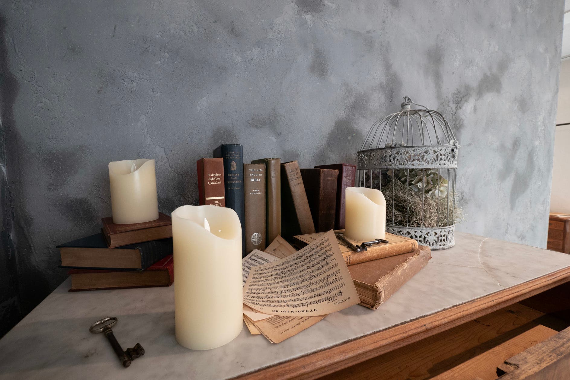 🎉40%OFFキャンペーン🎉【飯田橋4分】二面採光｜座れるアーチ壁｜白と黒｜アンティーク雑貨｜漆喰壁｜本物のドライフラワーの写真11