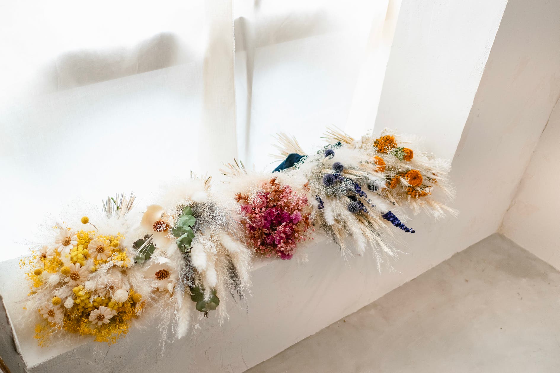 🎉40%OFFキャンペーン🎉【飯田橋4分】二面採光｜座れるアーチ壁｜白と黒｜アンティーク雑貨｜漆喰壁｜本物のドライフラワーの写真13