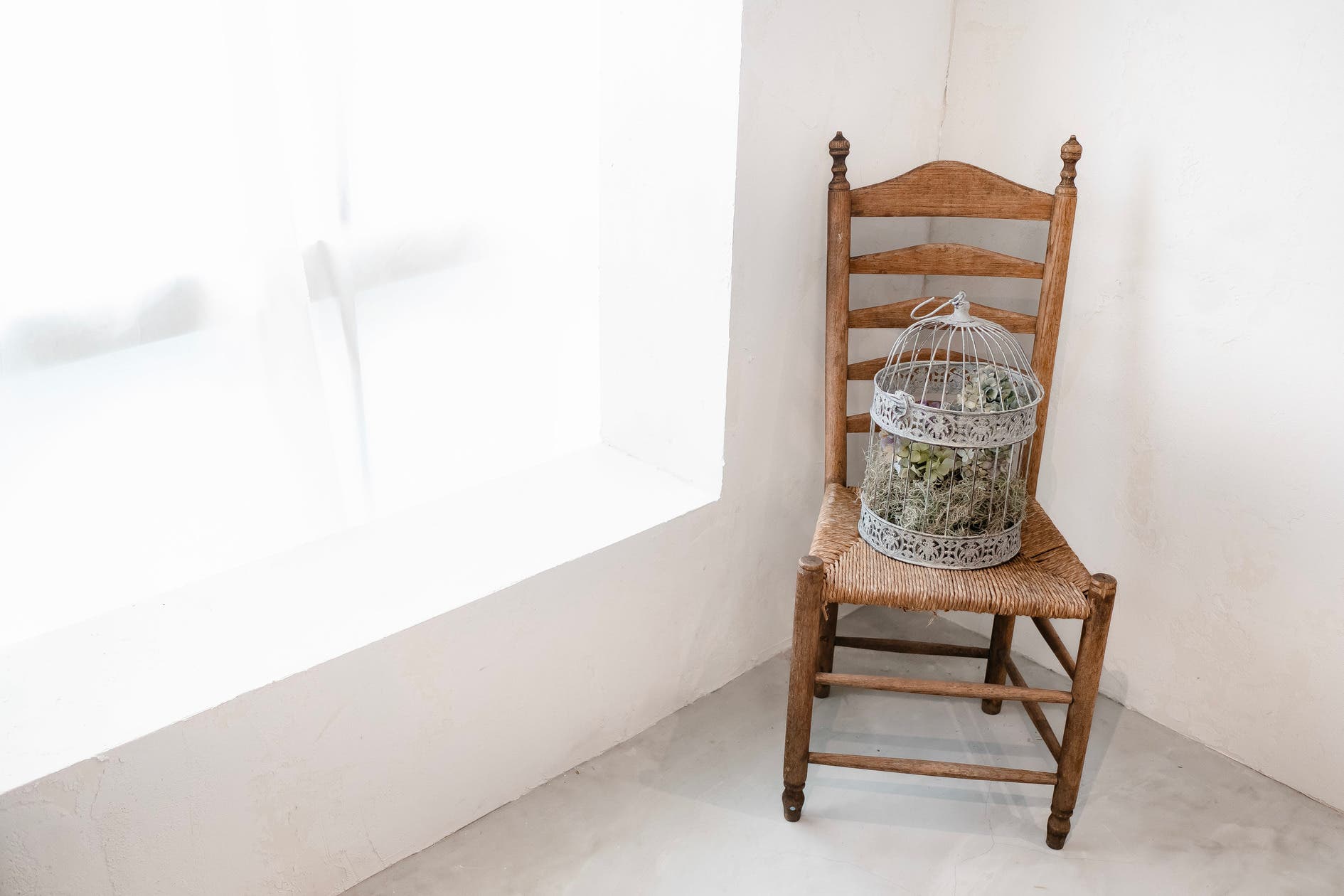 🎉40%OFFキャンペーン🎉【飯田橋4分】二面採光｜座れるアーチ壁｜白と黒｜アンティーク雑貨｜漆喰壁｜本物のドライフラワーの写真14