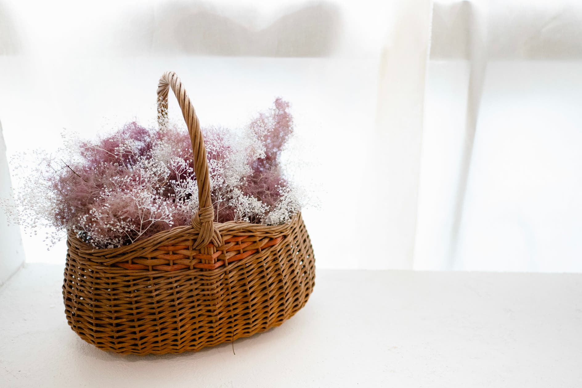 🎉40%OFFキャンペーン🎉【飯田橋4分】二面採光｜座れるアーチ壁｜白と黒｜アンティーク雑貨｜漆喰壁｜本物のドライフラワーの写真15