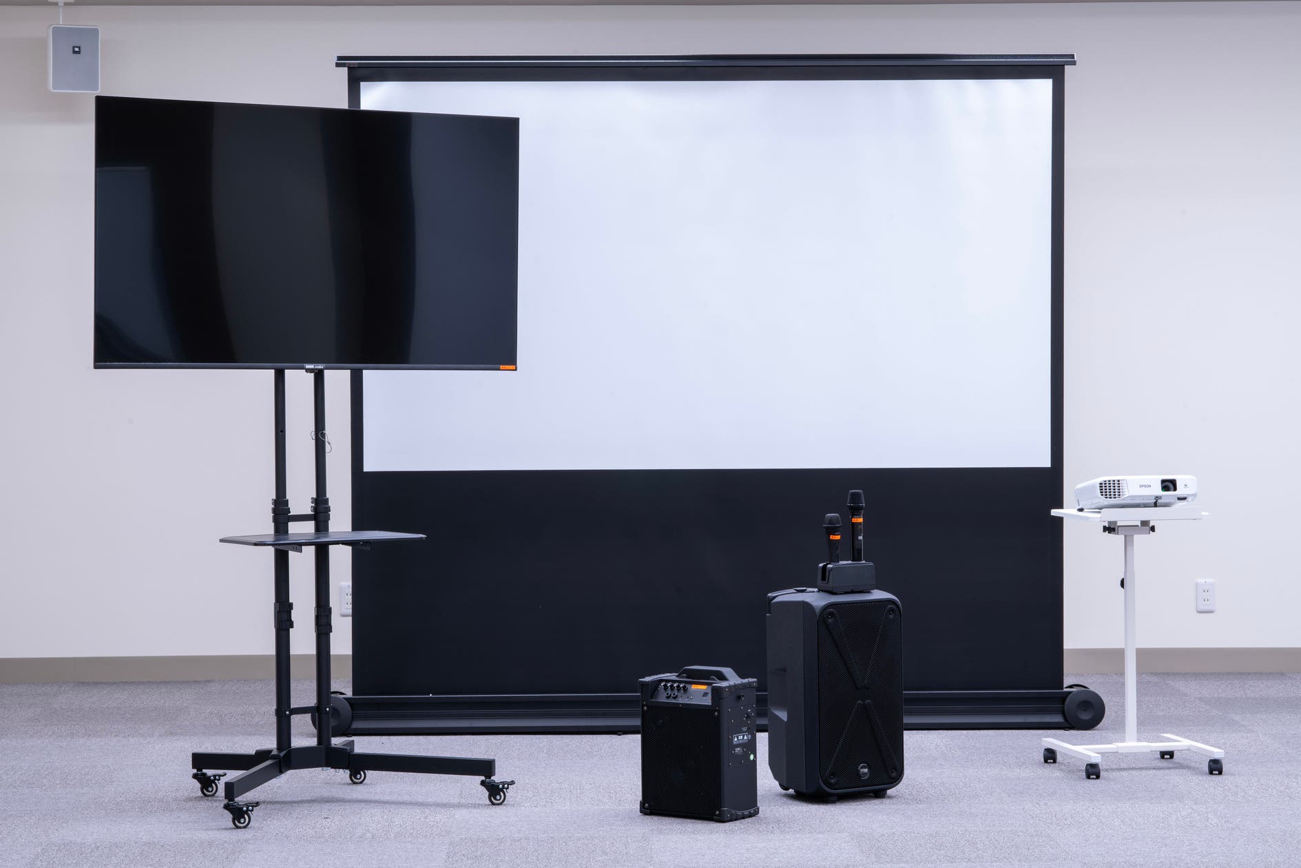 【銀座5分・新橋7分】最大収容人数60名の会議室｜ホワイトボード完備✨研修・試験・講演会・懇親会に｜N303の写真7