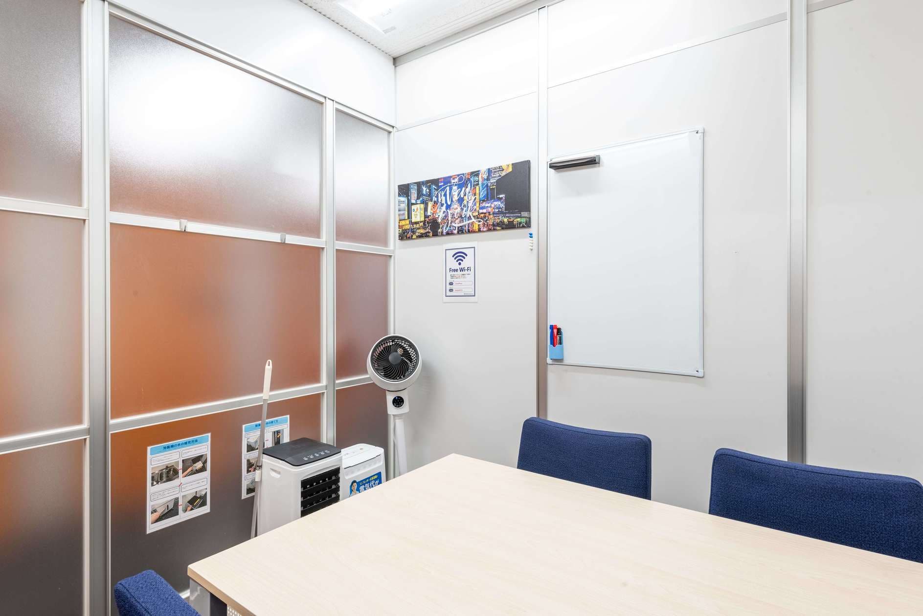 ✅当日予約OK！✅6:00～24:00まで利用可能✅麻布十番駅から徒歩５分！✅シンプルな会議室✅少人数での打ち合わせにピッタリ♪の写真3