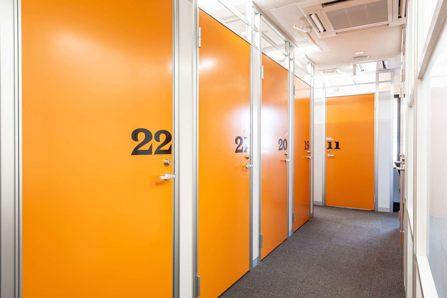 ✅当日予約OK！✅6:00～24:00まで利用可能✅麻布十番駅から徒歩５分！✅シンプルな会議室✅少人数での打ち合わせにピッタリ♪の写真9