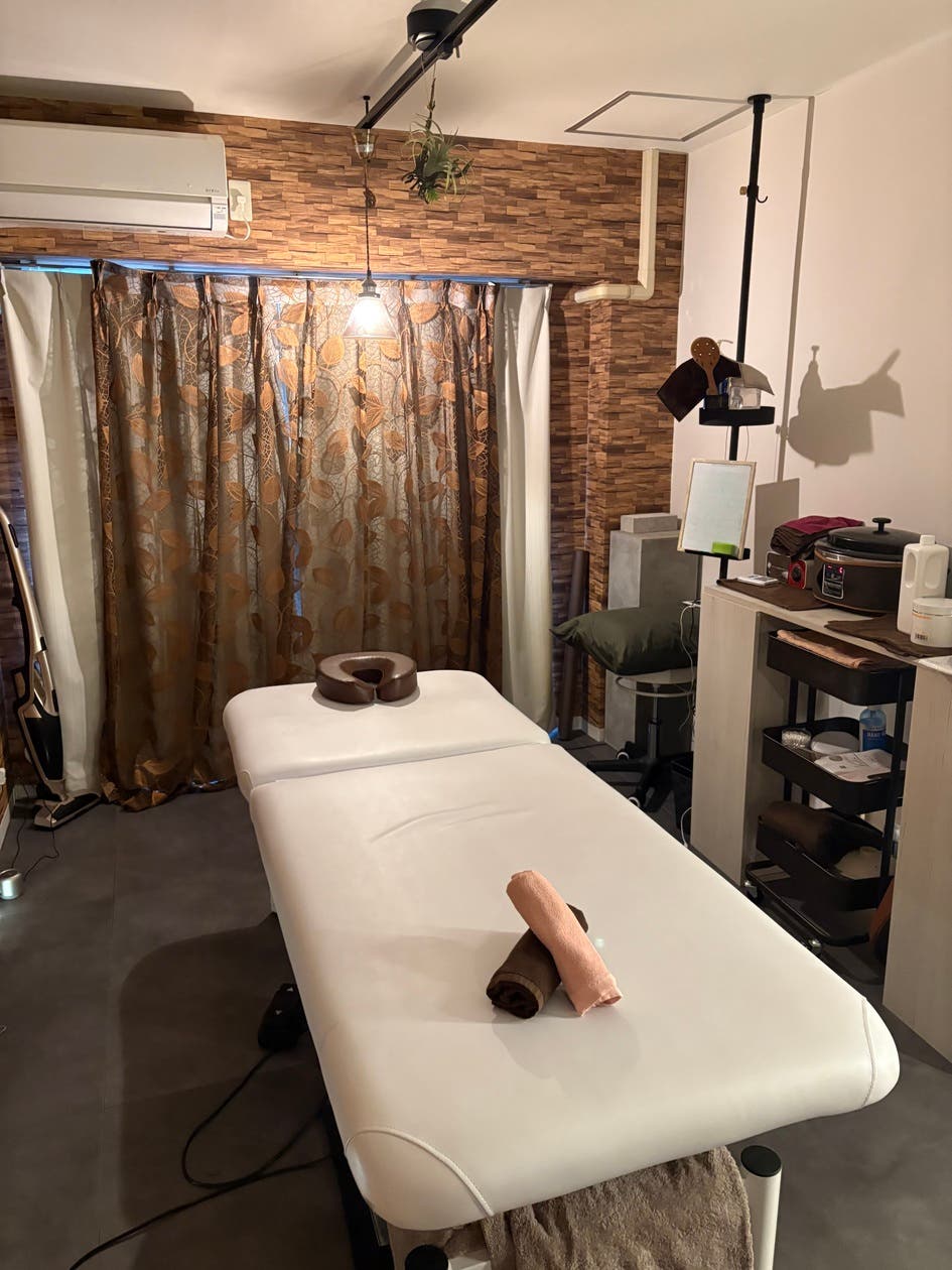 横浜駅から徒歩10分！完全個室のプライベートサロンの写真1