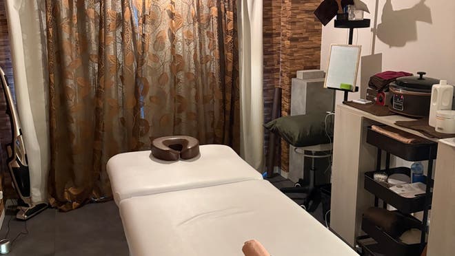 横浜駅から徒歩10分!完全個室のプライベートサロンの写真1