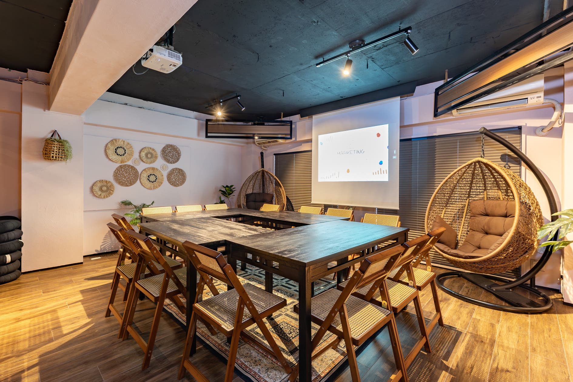 【施術ベッド4台！】水天宮前4分、茅場町6分🚶最大32名着席🙆‍♂️飲食持込OKゴミ捨て有｜受付・更衣室・高速Wi-Fi完備の写真2