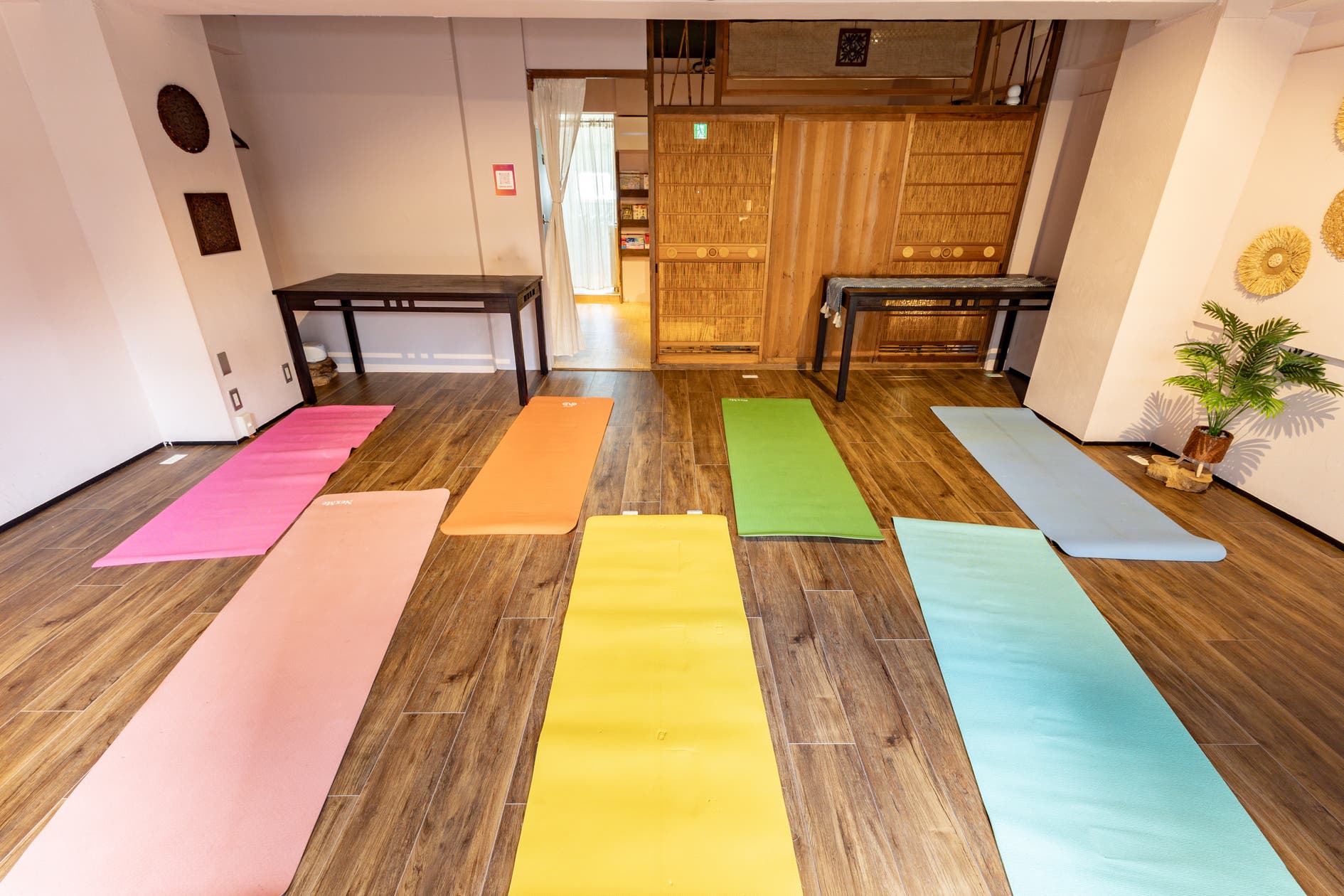 【施術ベッド4台！】水天宮前4分、茅場町6分🚶最大32名着席🙆‍♂️飲食持込OKゴミ捨て有｜受付・更衣室・高速Wi-Fi完備の写真10