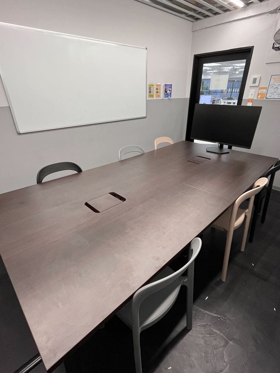 【6名会議室】下北沢徒歩2分｜モニター＆ホワイトボード付き｜商談・面接・オフサイトMTG・教室・楽屋利用などの写真1