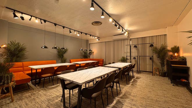 NEW!【日本橋駅30秒/東京駅4分】最大40名/光無料Wifi/会議・撮影・懇親会・女子会・ボドゲ等におすすめ!飲食🍷可!の写真1