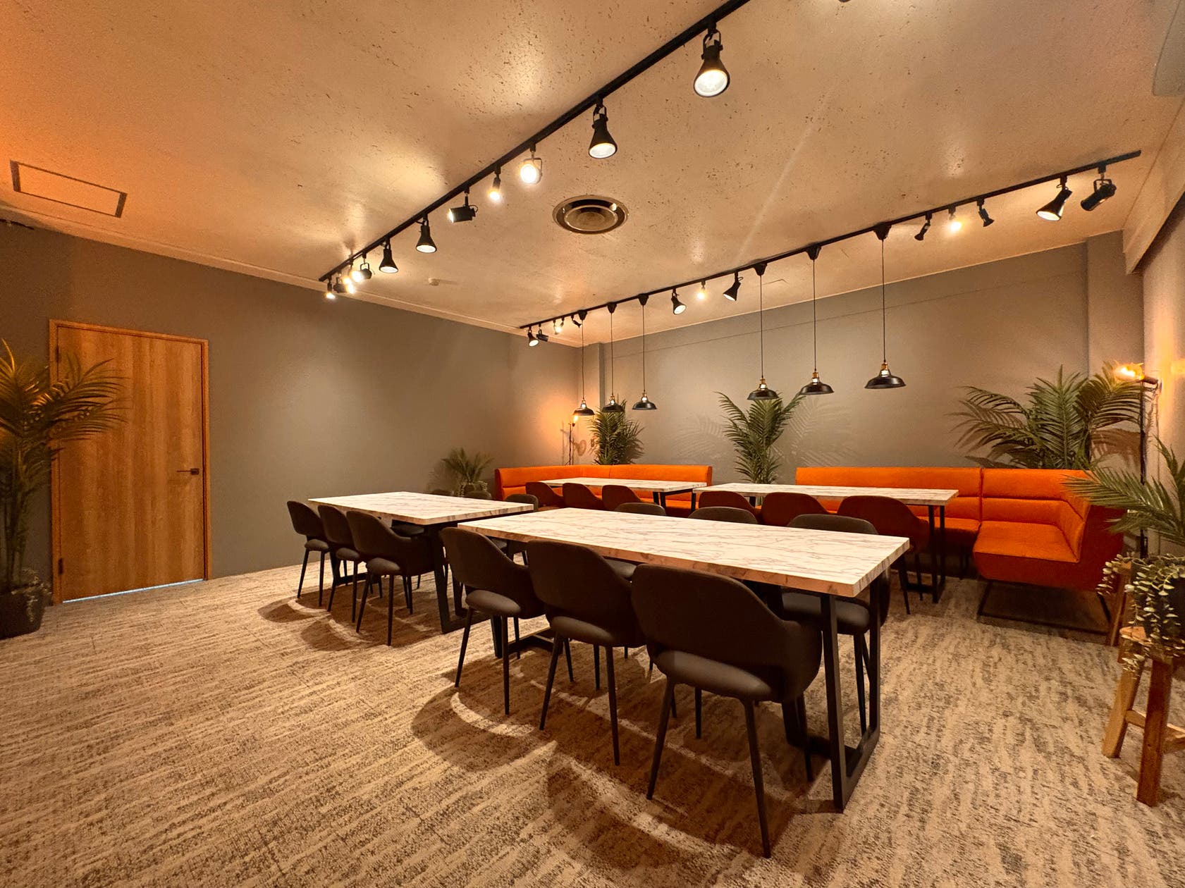 NEW!【日本橋駅30秒/東京駅4分】最大40名/光無料Wifi/会議・撮影・懇親会・女子会・ボドゲ等におすすめ！飲食🍷可！の写真4