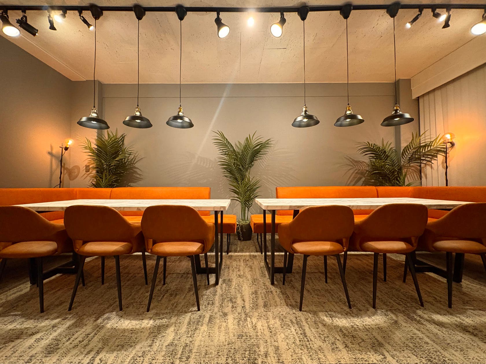 NEW!【日本橋駅30秒/東京駅4分】最大40名/光無料Wifi/会議・撮影・懇親会・女子会・ボドゲ等におすすめ！飲食🍷可！の写真8