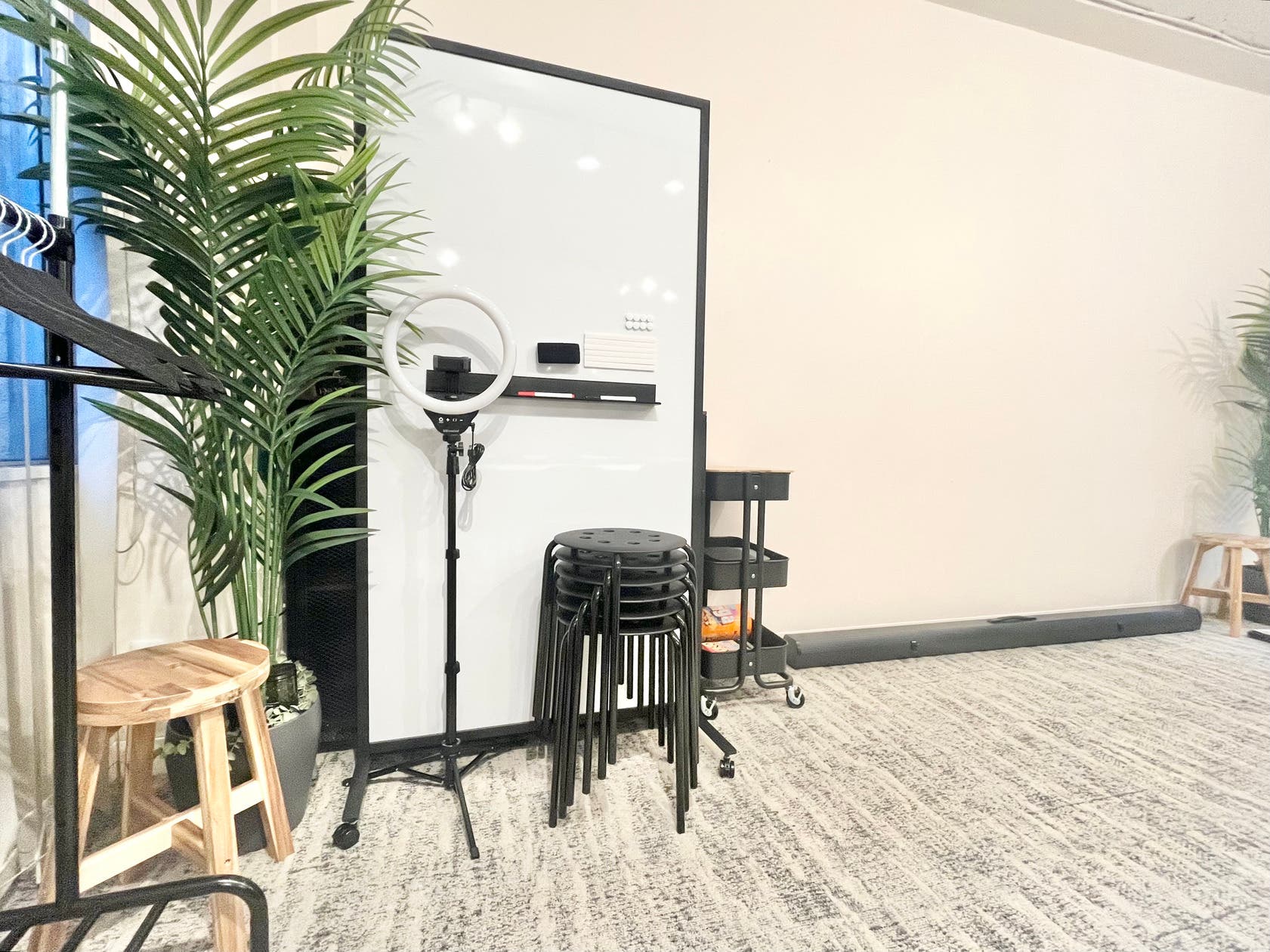 NEW!【日本橋駅30秒/東京駅4分】最大40名/光無料Wifi/会議・撮影・懇親会・女子会・ボドゲ等におすすめ！飲食🍷可！の写真12