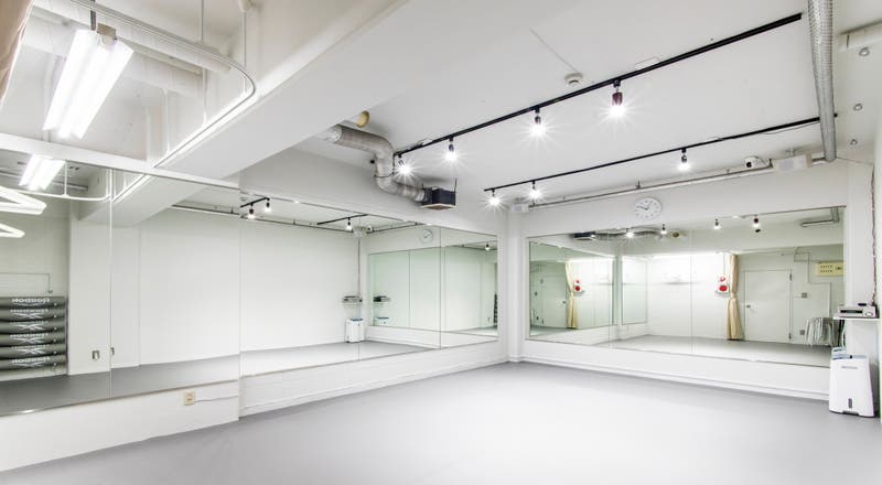 【Studio A】【戸越公園徒歩2分】二面鏡×リノリウム×白基調。集中できる本格派スタジオ。