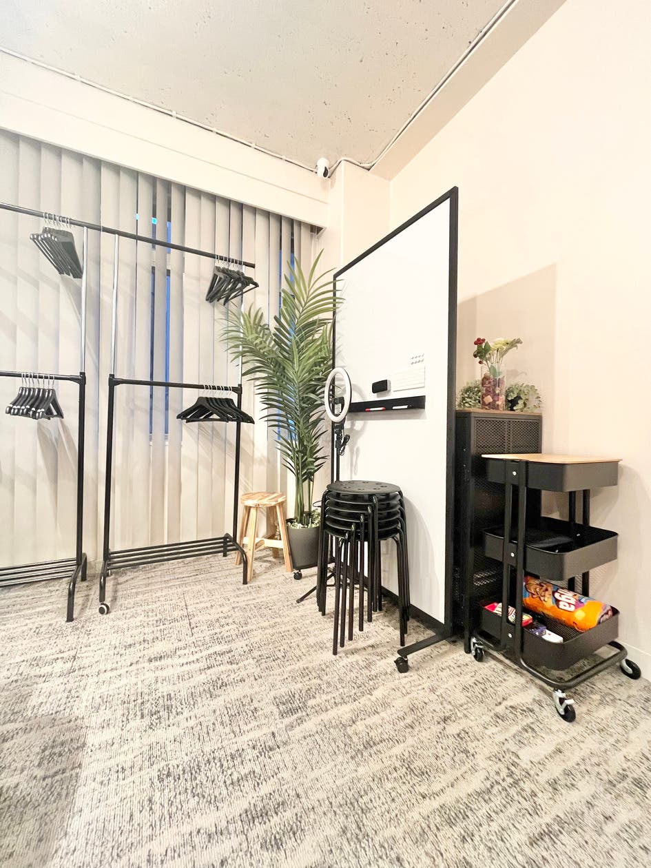 NEW!【日本橋駅30秒/東京駅4分】最大40名/光無料Wifi/会議・撮影・懇親会・女子会・ボドゲ等におすすめ！飲食🍷可！の写真11