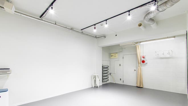 【Studio A】【戸越公園徒歩2分】二面鏡×リノリウム×白基調。集中できる本格派スタジオ。の写真2