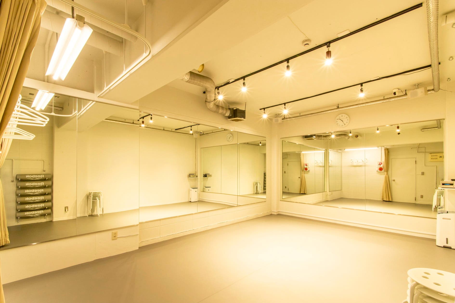 【Studio A】【戸越公園徒歩2分】二面鏡×リノリウム×白基調。集中できる本格派スタジオ。の写真3