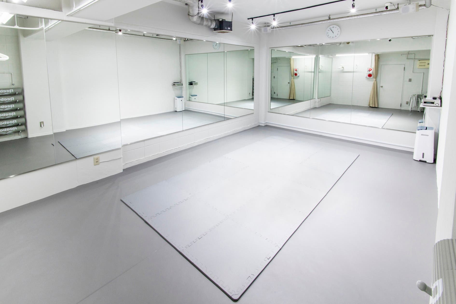 【Studio A】【戸越公園徒歩2分】二面鏡×リノリウム×白基調。集中できる本格派スタジオ。の写真4
