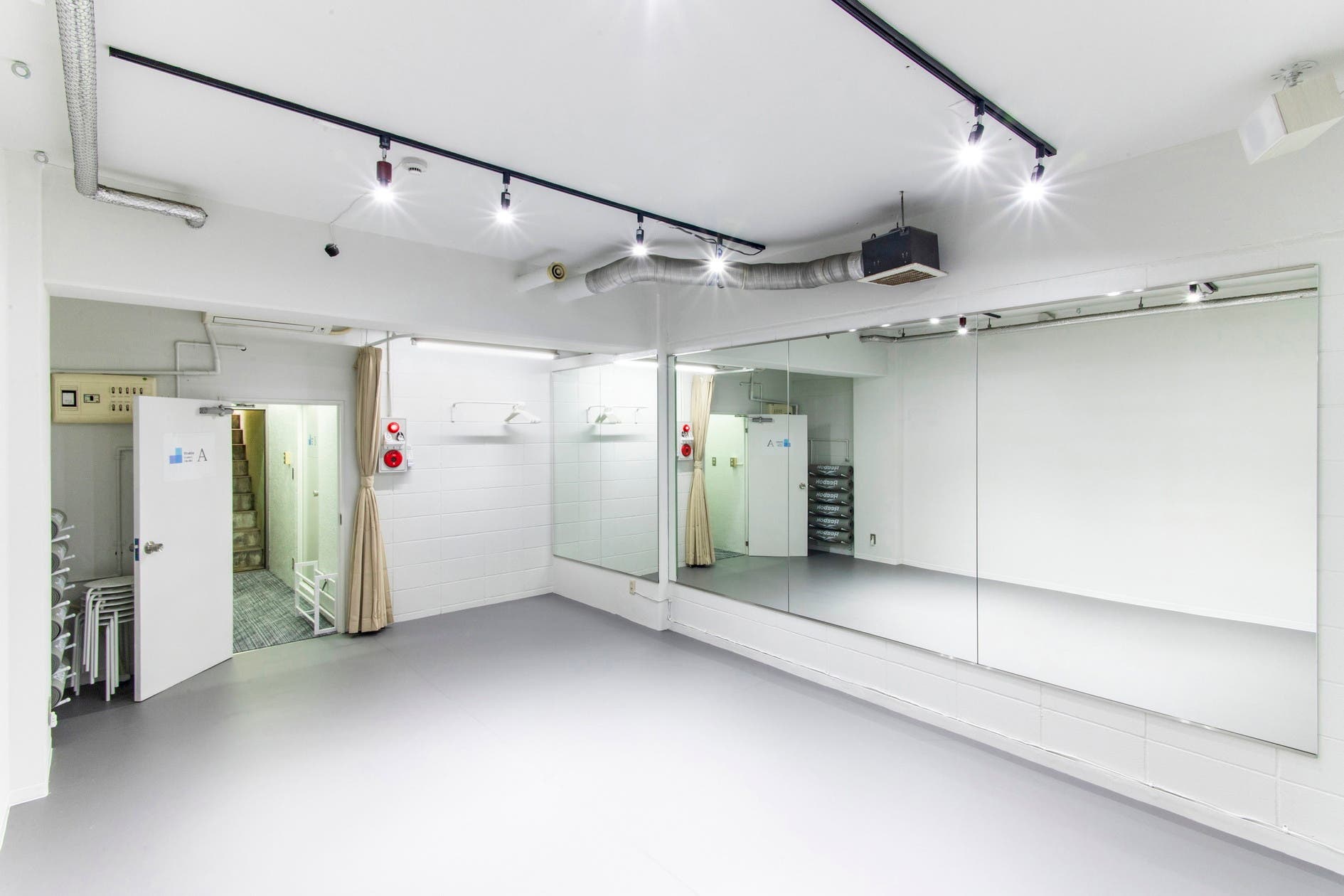 【Studio A】【戸越公園徒歩2分】二面鏡×リノリウム×白基調。集中できる本格派スタジオ。の写真8