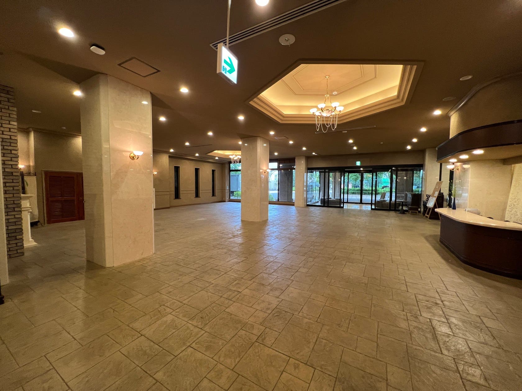 元結婚式場をアップサイクルした巨大施設【教会・大ホール・キッチン・屋外撮影】の写真13