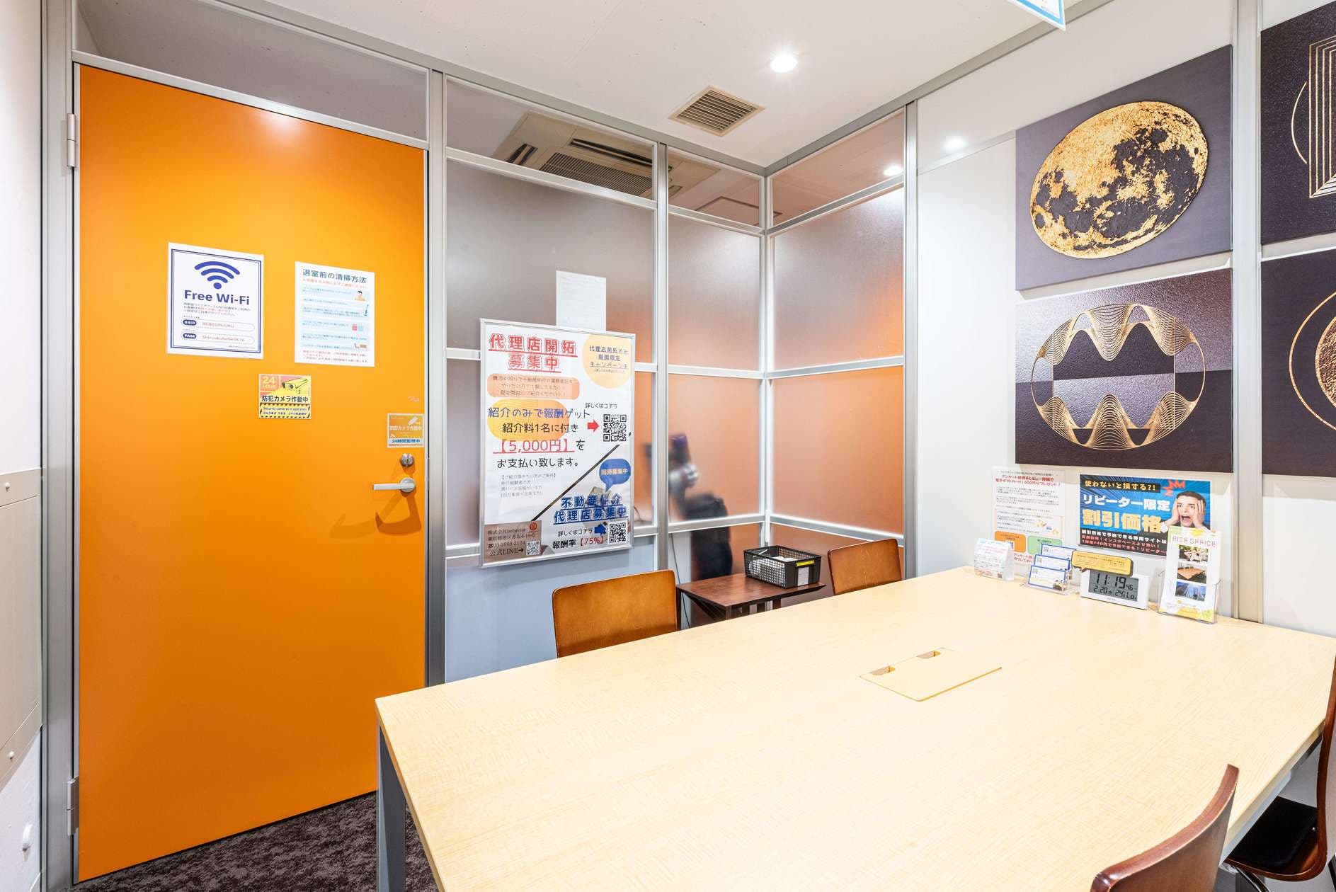 🚃新宿西口駅／新宿駅『D5出口』徒歩3分🚶‍♂️駅近✅当日予約OK！✅少人数での打ち合わせ✅勉強会に最適📓の写真4