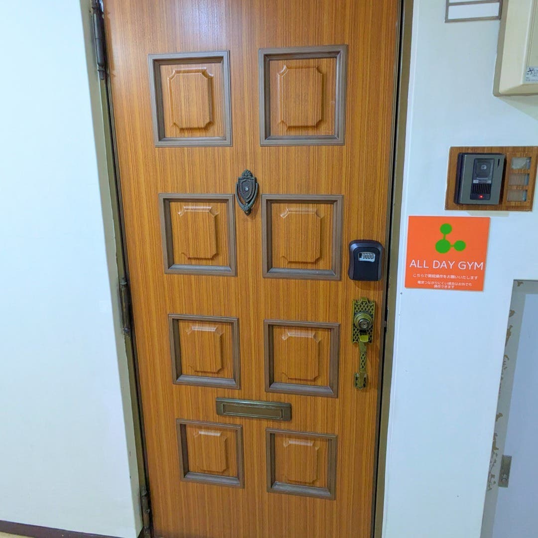 【二子玉川徒歩5分】フルリノベの綺麗な内装、フリーウエイト充実、パーソナル/グループトレーニングに最適の写真15