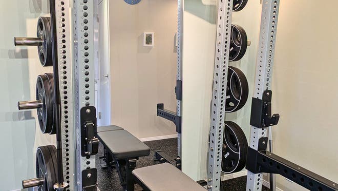 【二子玉川徒歩5分】フルリノベの綺麗な内装、フリーウエイト充実、パーソナル/グループトレーニングに最適の写真6