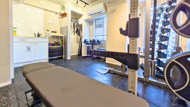 【二子玉川徒歩5分】フルリノベの綺麗な内装、フリーウエイト充実、パーソナル/グループトレーニングに最適の写真5