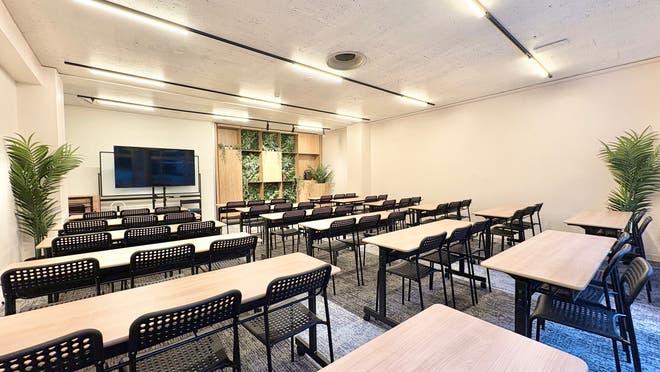 NEW!【日本橋駅30秒/東京駅4分】最大54名/光無料Wifi/セミナー・カンファレンス・会議・懇親会等に!飲食🍷可!・の写真1