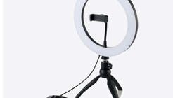 【フォーカスオン四条河原町店③号室】モニター・動画見放題・各種充電器・リングライト無料の写真4