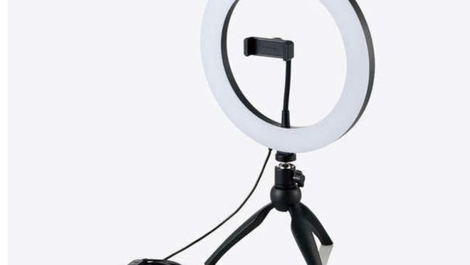 【フォーカスオン四条河原町店⑤号室】モニター・動画見放題・各種充電器・リングライト無料の写真4