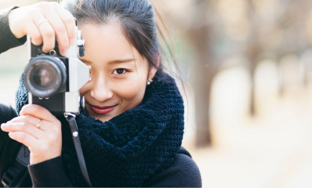 女性カメラマン１名の画像1