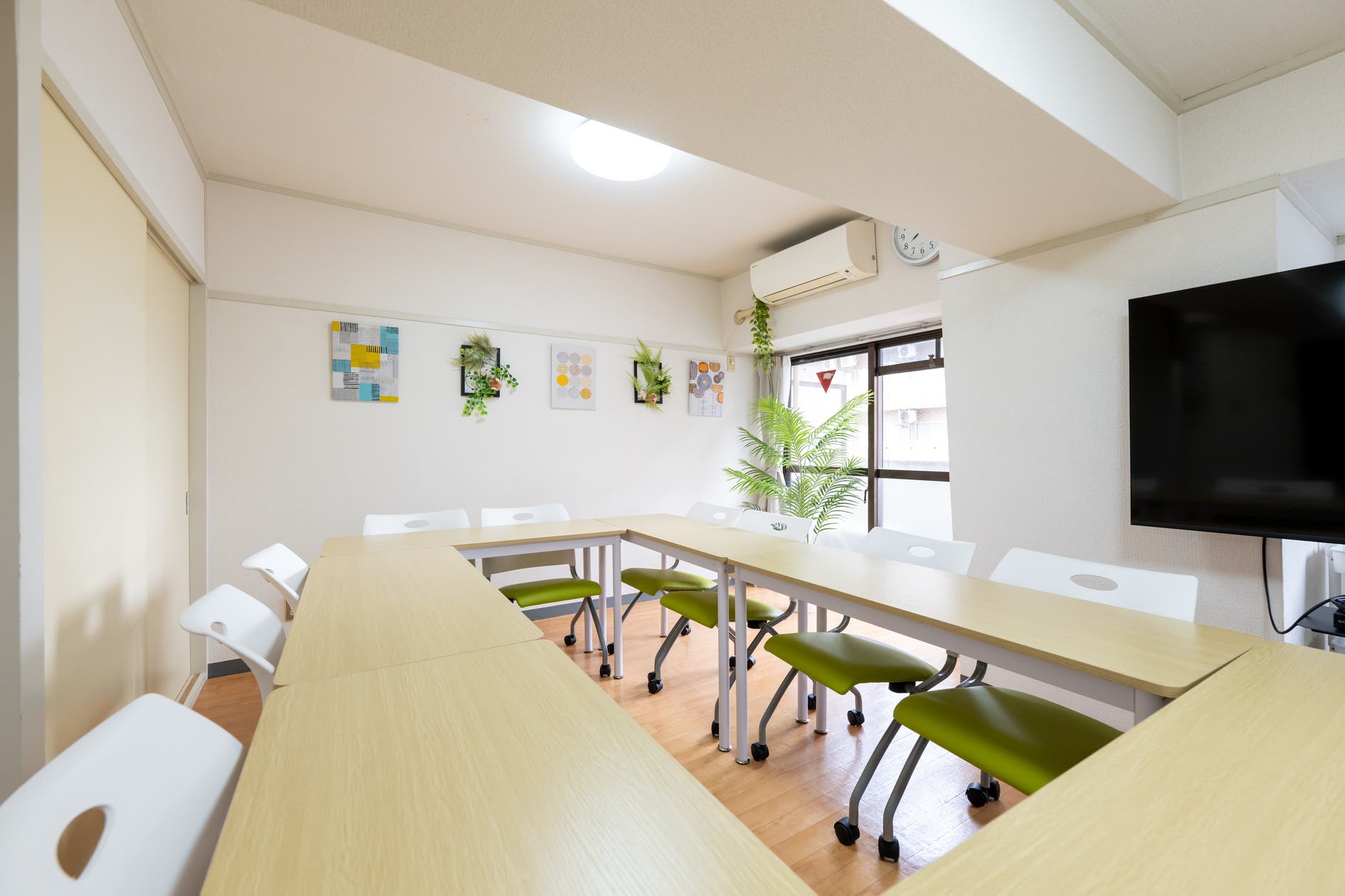 ⭐武蔵小金井駅3分！最大17名利用可！⭐55型モニタ/光回線/WiFi/FireTV/施術台全無料！の写真5