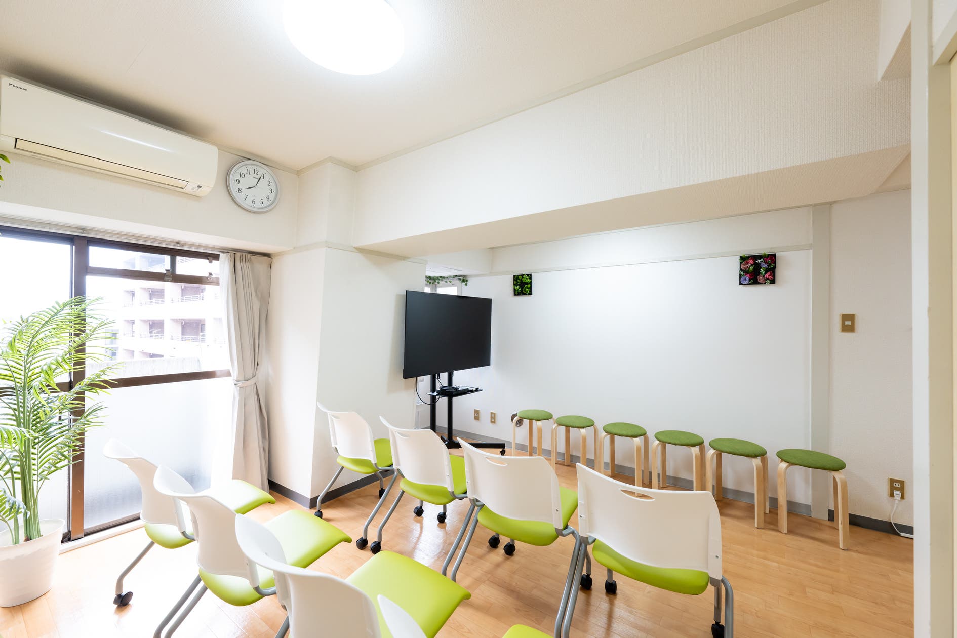 ⭐武蔵小金井駅3分！最大17名利用可！⭐55型モニタ/光回線/WiFi/FireTV/施術台全無料！の写真6