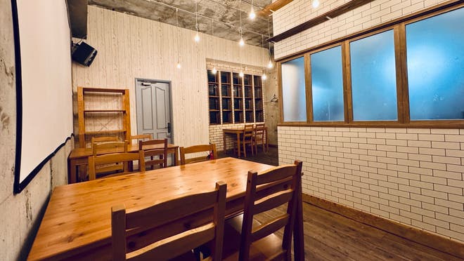 金山駅徒歩圏内!10名利用可🌟おしゃれなカフェスタイル空間でパーティー・歓送迎会🍺100インチプロジェクターで鑑賞会🎥の写真6