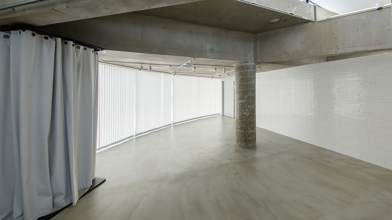 【代官山駅目の前】天井高最大8.6mを誇る120㎡の広々空間に差し込む自然光。展示会・受注会・商用撮影に最適な都会的ギャラリーの写真10