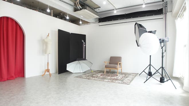 【中野7分】白壁+アーチ+ウッド壁|フルカラーLEDライト+背景紙無料|【人物撮影|ペット可】の写真1