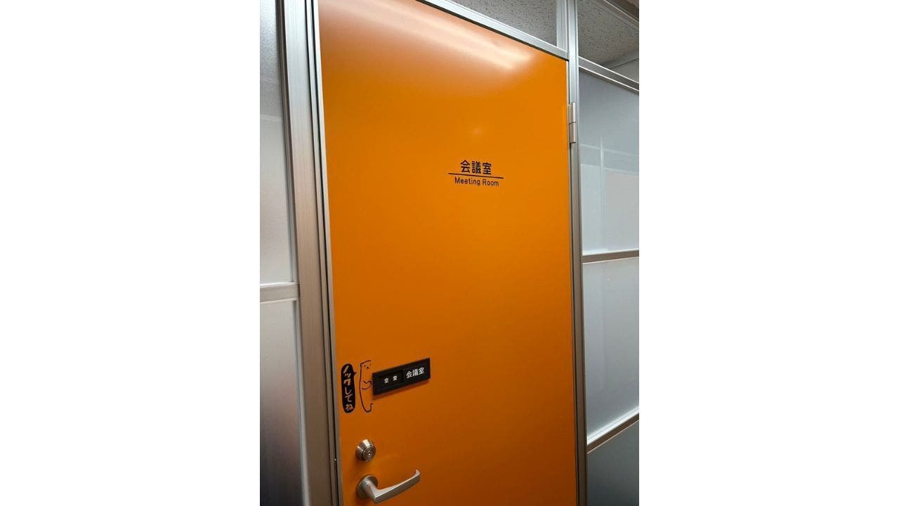 ✨期間限定！特別料金✨外苑前駅から徒歩１分✅当日予約可能！✅駅近＆リーズナブル！✅シンプル会議室✅少人数での打ち合わせの写真8