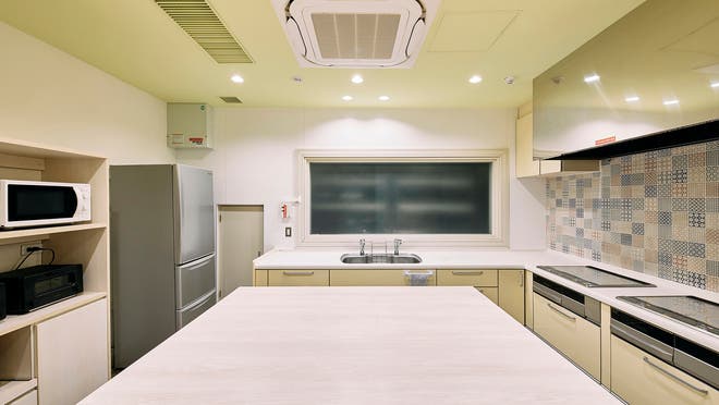 映画も、パーティーも、ミーティングも。すべてここで!自由に使える、みんなのスペース!ゲストハウスで広がる、新しい出会いと体験の写真4