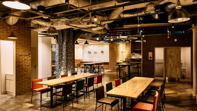 映画も、パーティーも、ミーティングも。すべてここで!自由に使える、みんなのスペース!ゲストハウスで広がる、新しい出会いと体験の写真5