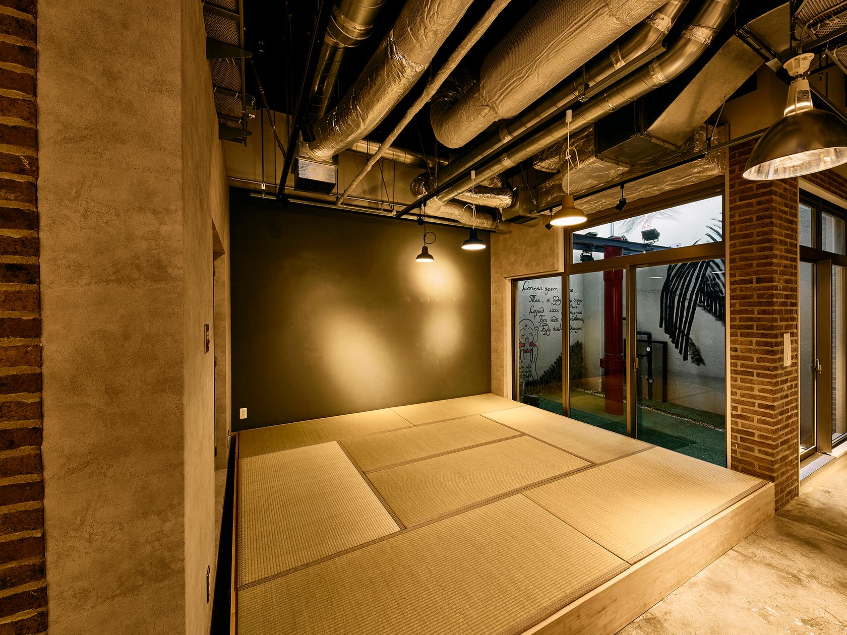 映画も、パーティーも、ミーティングも。すべてここで！自由に使える、みんなのスペース！ゲストハウスで広がる、新しい出会いと体験の写真8