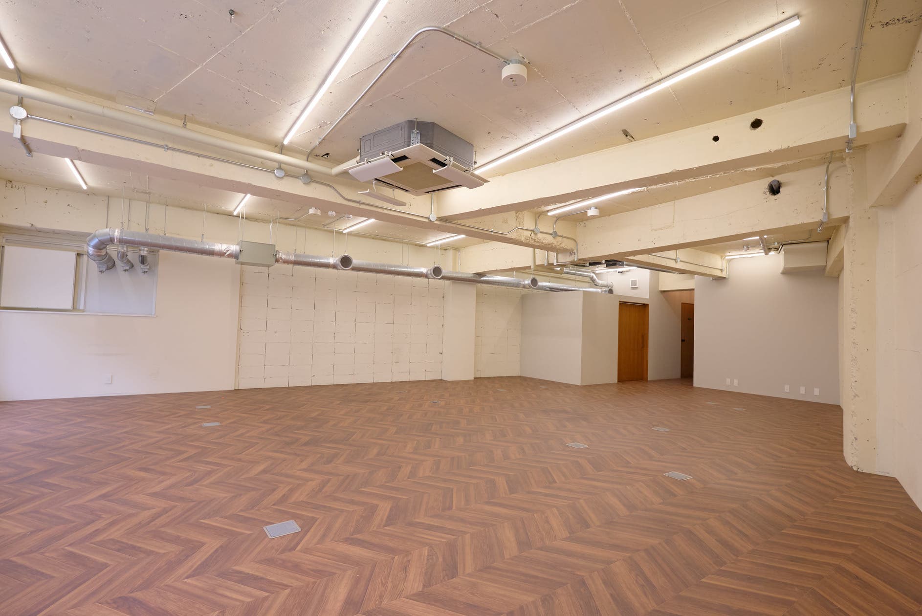 【明治神宮前駅1分】ファッション・アパレルの展示会やポップアップストアに適した、220㎡の大型路面ギャラリースペースの写真7