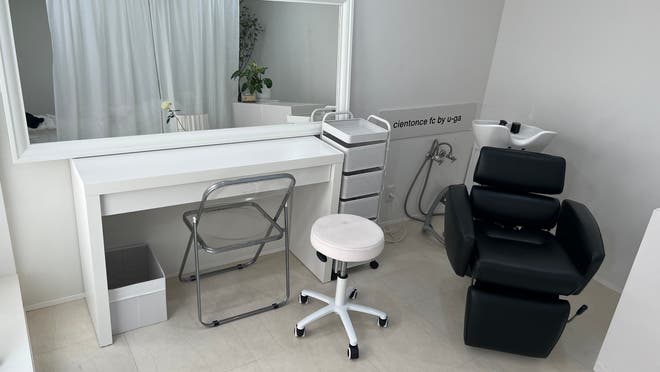 清潔感のあるWhiteでまとめたインスタ映え中目黒サロンの写真7