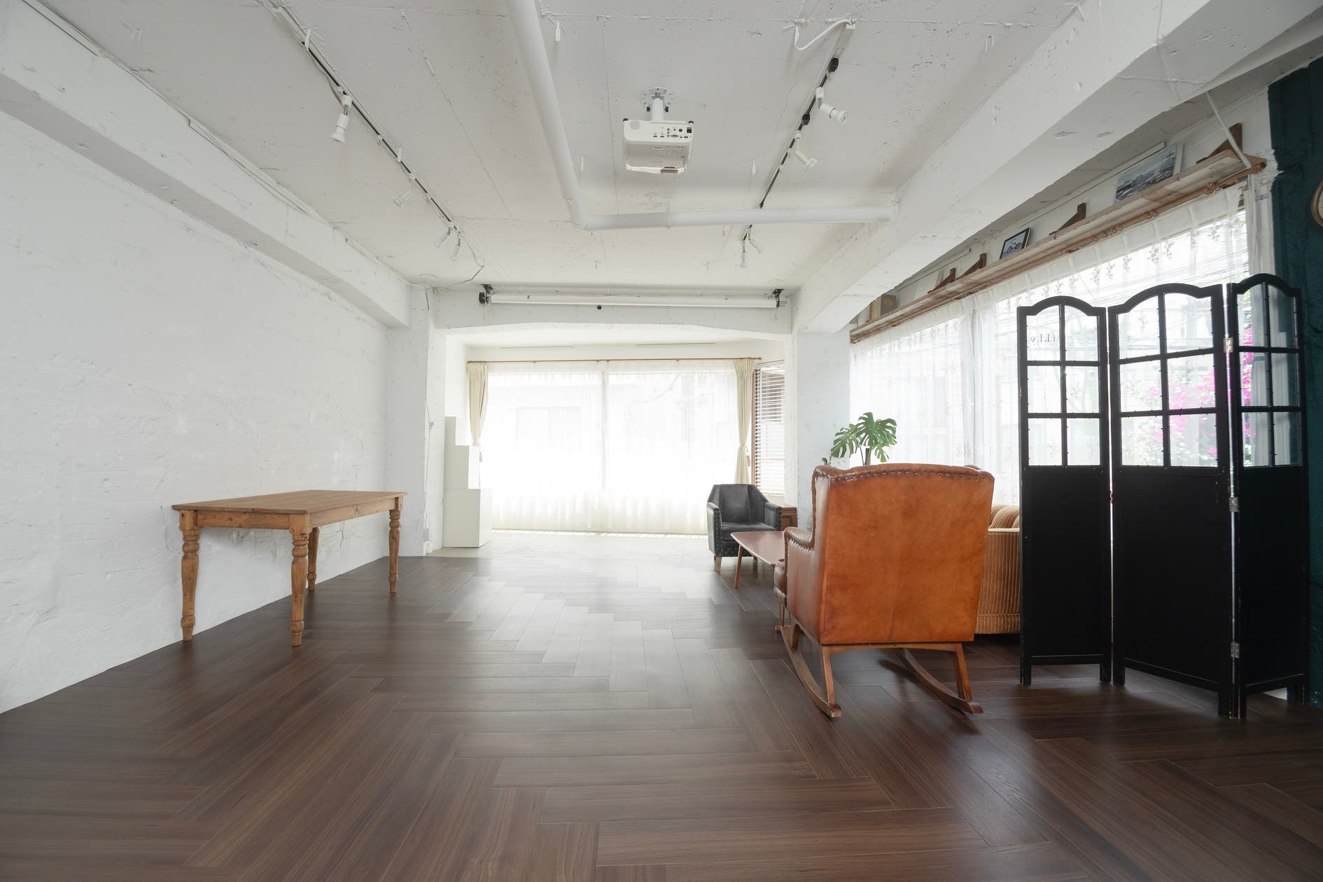 経堂駅近くに商店街に面したレンタルスペースです。撮影・ギャラリー・パーティー・セミナー利用などに！の写真1